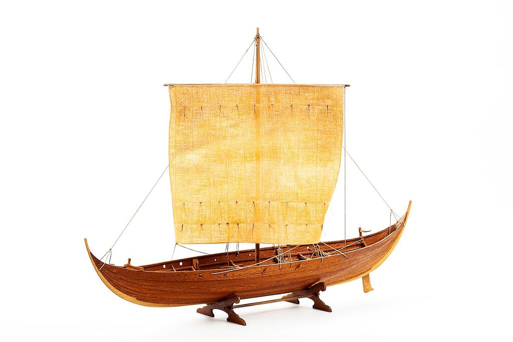 Roar Ege Viking skip 1:24 tre skrog Billing Boats - Norwegian Modellers