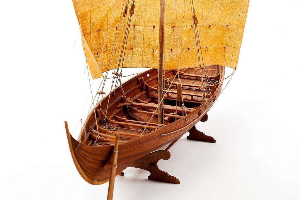 Roar Ege Viking skip 1:24 tre skrog Billing Boats - Norwegian Modellers