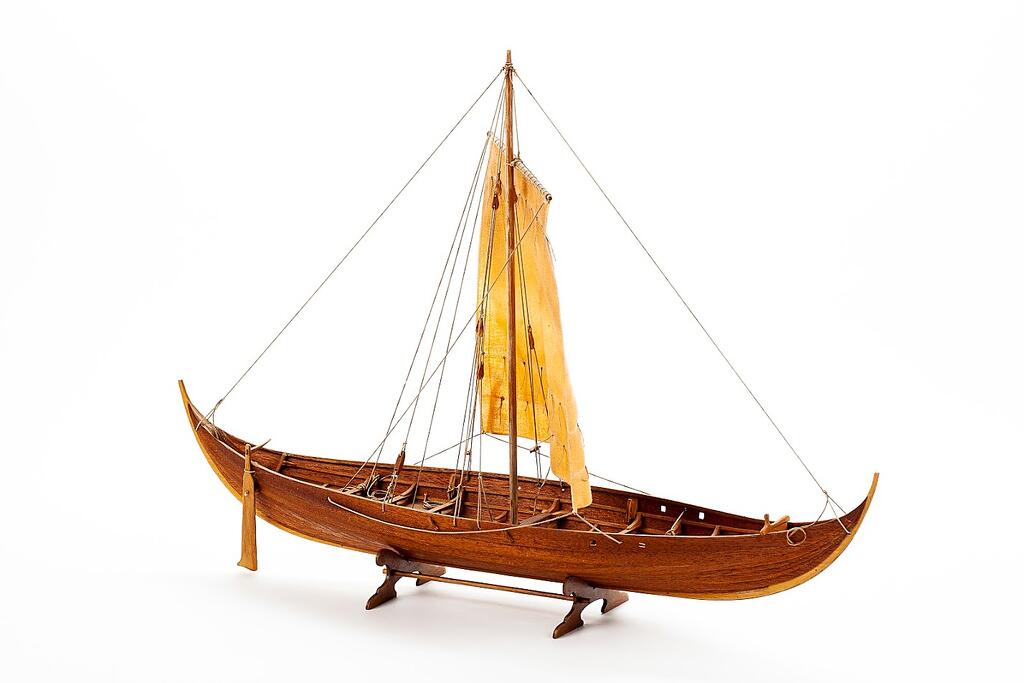 Roar Ege Viking skip 1:24 tre skrog Billing Boats - Norwegian Modellers